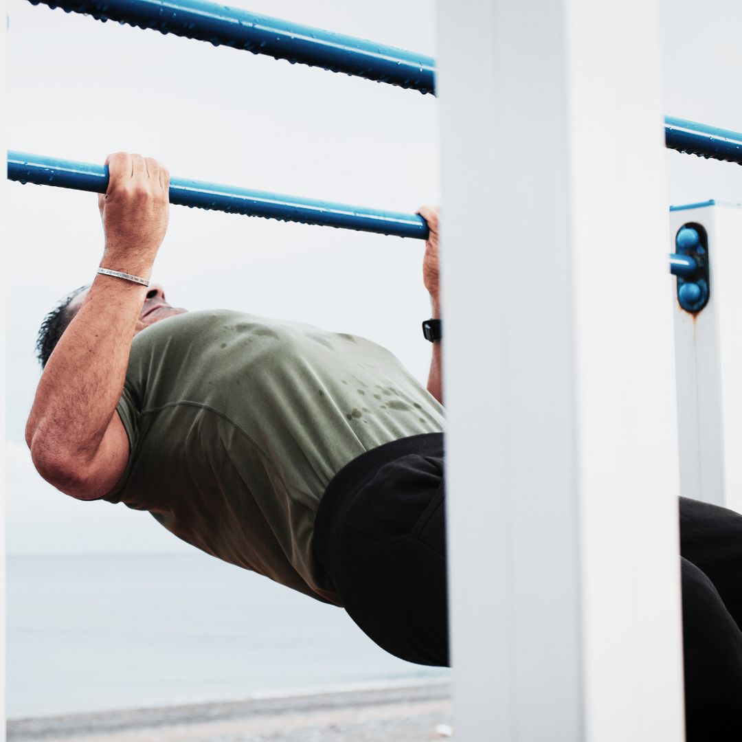 La Traction Australienne pour un Dos Musclé et Fort